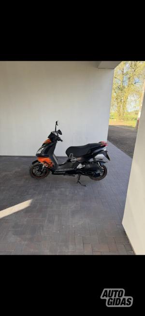 Black Peugeot Speedfight 2017 in Siauliai, with an engine capacity of 0.13 L and mileage of 20 thousand km for 900 €, photo  on AUTOMOTO.COM.LV