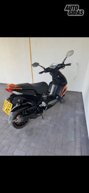Black Peugeot Speedfight 2017 in Siauliai, with an engine capacity of 0.13 L and mileage of 20 thousand km for 900 €, photo 4 on AUTOMOTO.COM.LV