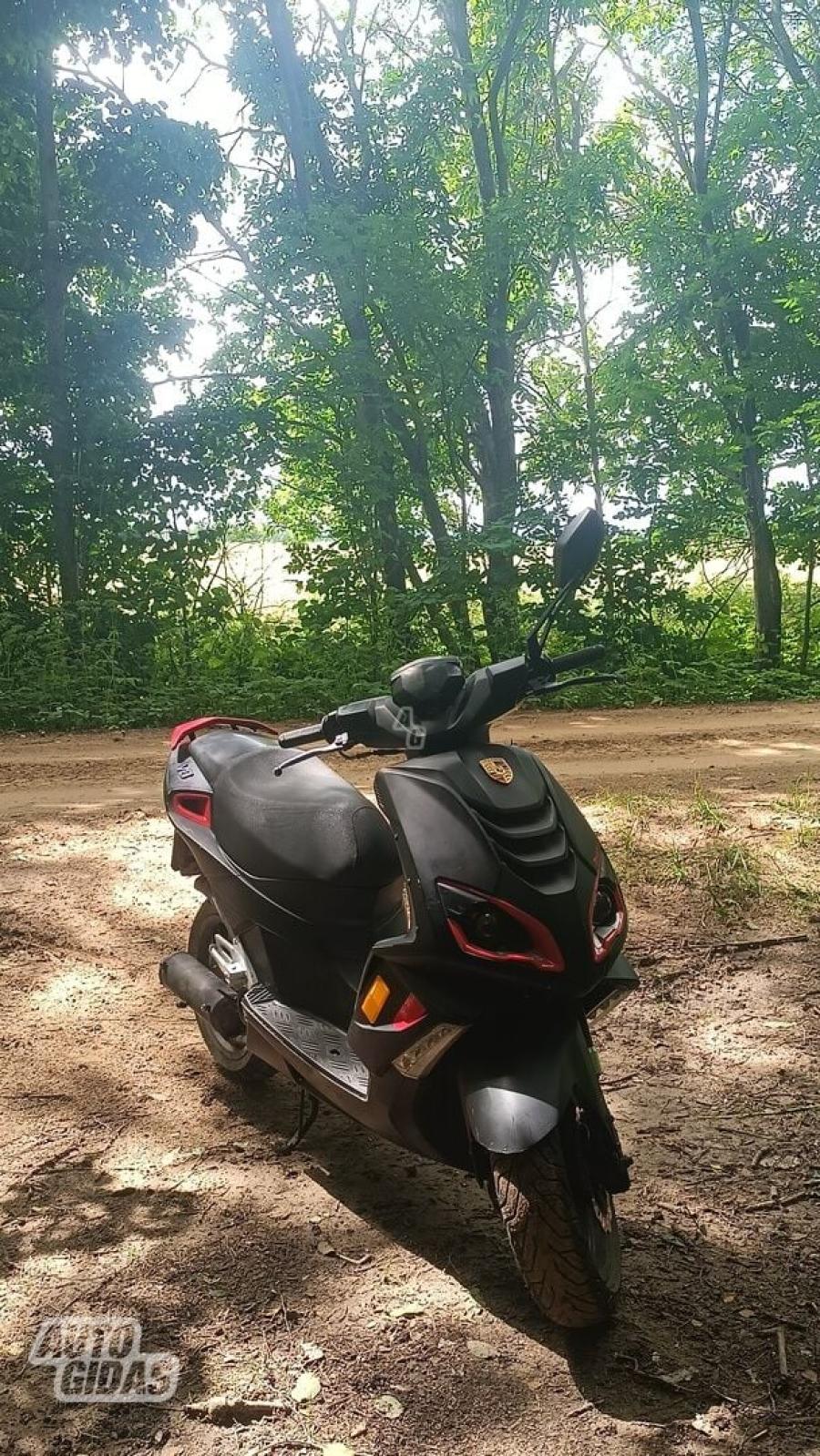 Melns Peugeot Speedfight 2017 Šakiai, ar dzinēja tilpumu 0.05 L un nobraukumu 33 tūkst. km par 750 €, foto 1 vietnē AUTOMOTO.COM.LV