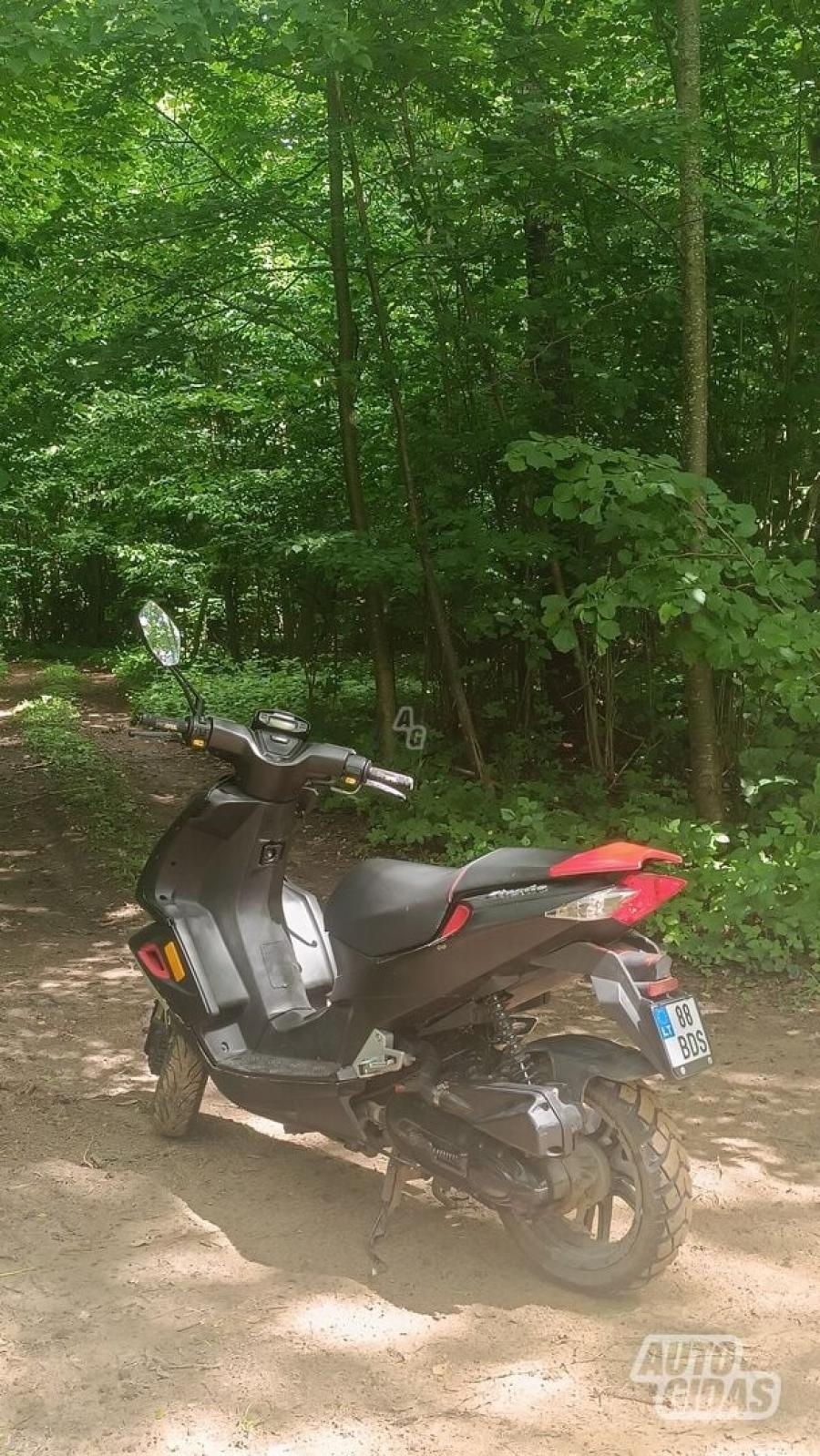 Melns Peugeot Speedfight 2017 Šakiai, ar dzinēja tilpumu 0.05 L un nobraukumu 33 tūkst. km par 750 €, foto 3 vietnē AUTOMOTO.COM.LV