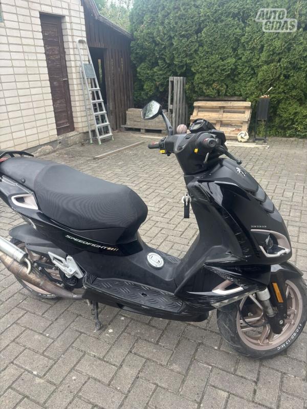 Black Peugeot Speedfight 2017 in Mazeikiai, with an engine capacity of 0.00 L and mileage of 16 thousand km for 1200 €, photo 6 on AUTOMOTO.COM.LV