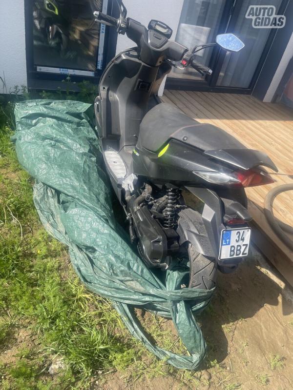 Black Peugeot Speedfight 2018 in Kaunas, with an engine capacity of 0.05 L and mileage of 17 thousand km for 1300 €, photo 2 on AUTOMOTO.COM.LV