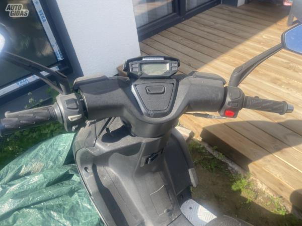 Black Peugeot Speedfight 2018 in Kaunas, with an engine capacity of 0.05 L and mileage of 17 thousand km for 1300 €, photo 4 on AUTOMOTO.COM.LV