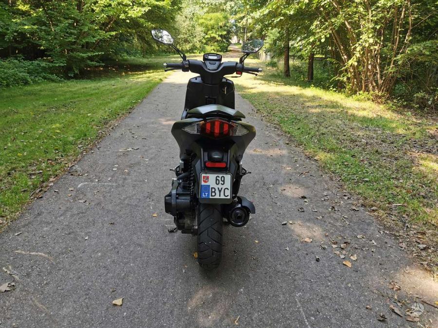 Black Peugeot Speedfight 2020 in Kaunas, with an engine capacity of 49.00 L and mileage of 10 thousand km for 1200 €, photo 9 on AUTOMOTO.COM.LV