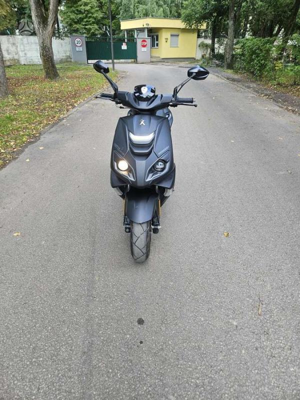 Black Peugeot Speedfight 2023 in Kaunas, with an engine capacity of 49.00 L and mileage of 8 thousand km for 2000 €, photo 4 on AUTOMOTO.COM.LV