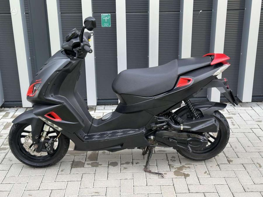 Peugeot Speedfight 2017 in Panevezys, with an engine capacity of 49.00 L and mileage of 33 thousand km for 1300 €, photo 3 on AUTOMOTO.COM.LV