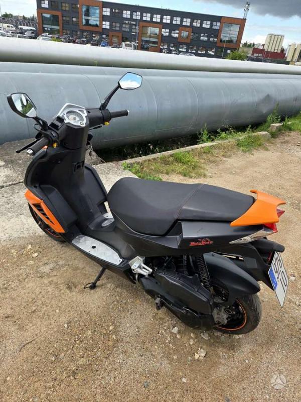 Orange Peugeot Speedfight 2017 in Kaunas, with an engine capacity of 0.13 L and mileage of 10 thousand km for 1900 €, photo 4 on AUTOMOTO.COM.LV