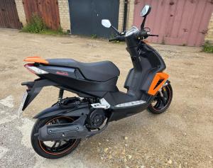 Oranžs Peugeot Speedfight 2017 Kauņa, ar dzinēja tilpumu 0.13 L un nobraukumu 10 tūkst. km par 1900 €, foto 8 vietnē AUTOMOTO.COM.LV