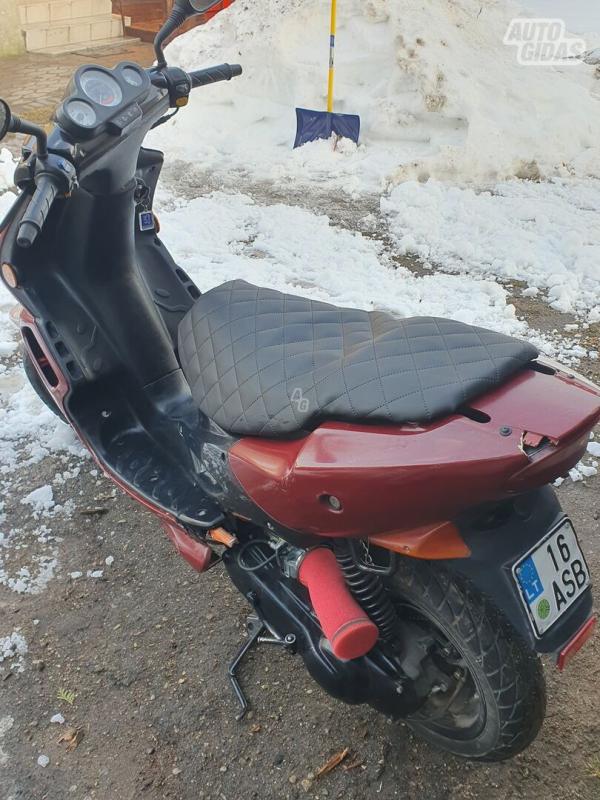 Sarkans Peugeot Speedfight 1999 Telšiai, ar dzinēja tilpumu 0.07 L un nobraukumu 7 tūkst. km par 550 €, foto 4 vietnē AUTOMOTO.COM.LV