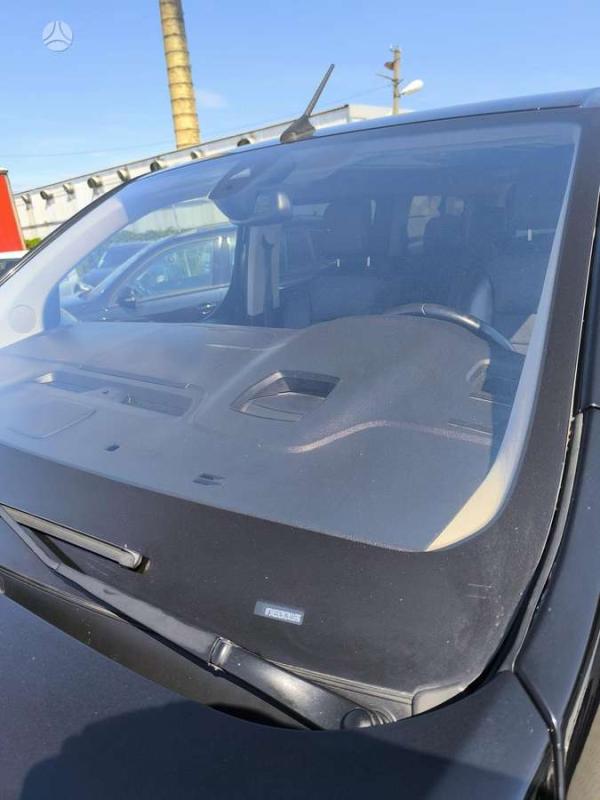 Black Peugeot Traveller 2019 in Taurage, with an engine capacity of 2.00 L and mileage of 309 thousand km for 17500 €, photo 11 on AUTOMOTO.COM.LV