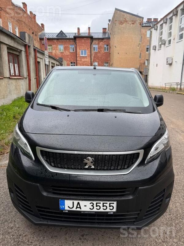 Melns Peugeot Traveller 2018 Daugavpils, ar dzinēja tilpumu 1.60 L un nobraukumu 153 tūkst. km par 14300 €, foto 1 vietnē AUTOMOTO.COM.LV