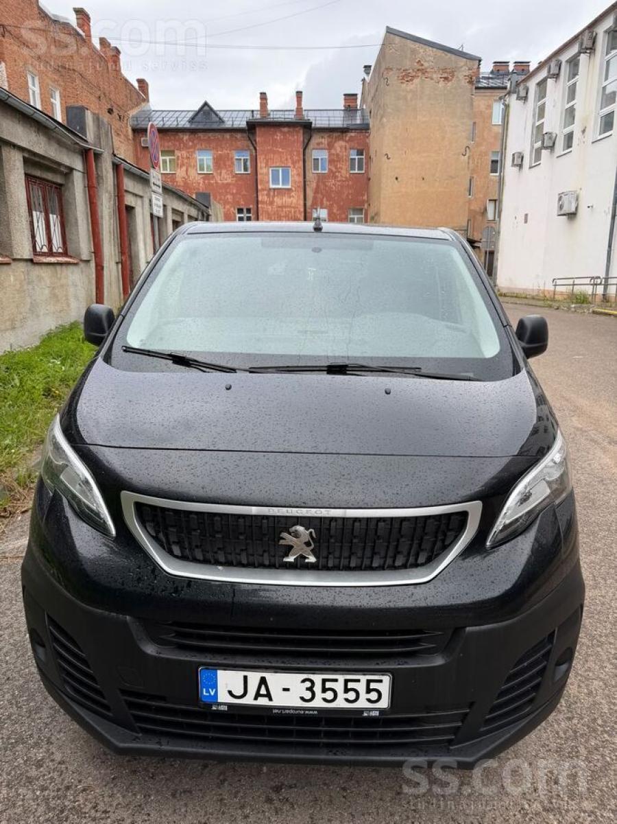 Melns Peugeot Traveller 2018 Daugavpils, ar dzinēja tilpumu 1.60 L un nobraukumu 153 tūkst. km par 14300 €, foto 1 vietnē AUTOMOTO.COM.LV