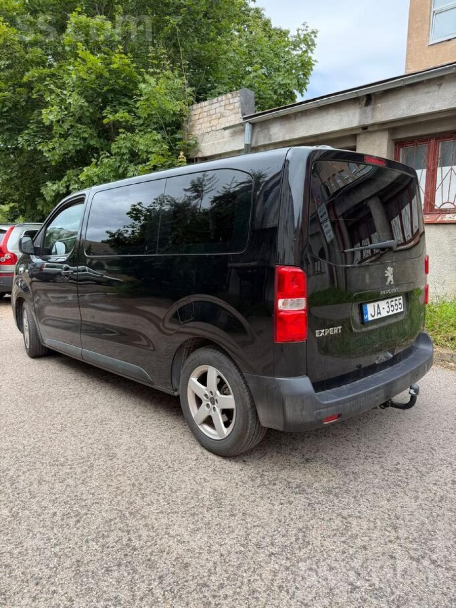 Melns Peugeot Traveller 2018 Daugavpils, ar dzinēja tilpumu 1.60 L un nobraukumu 153 tūkst. km par 14300 €, foto 4 vietnē AUTOMOTO.COM.LV