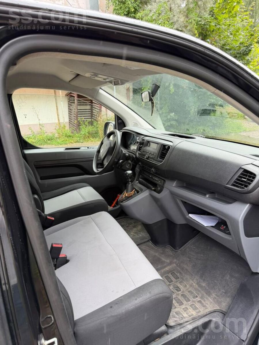 Melns Peugeot Traveller 2018 Daugavpils, ar dzinēja tilpumu 1.60 L un nobraukumu 153 tūkst. km par 14300 €, foto 8 vietnē AUTOMOTO.COM.LV