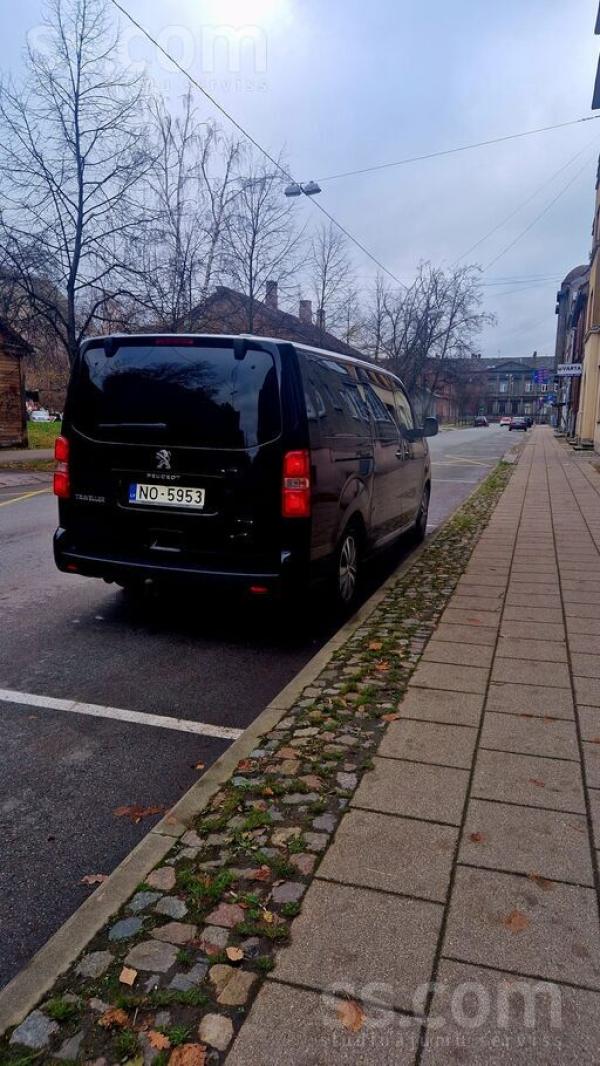 Black Peugeot Traveller 2019 in Riga, with an engine capacity of 2.00 L and mileage of 199 thousand km for 25000 €, photo 9 on AUTOMOTO.COM.LV