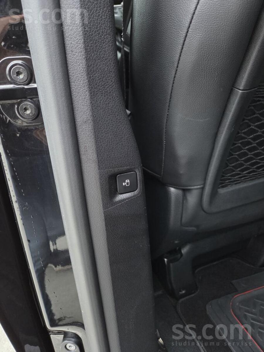 Melns Peugeot Traveller 2019 Rīga, ar dzinēja tilpumu 2.00 L un nobraukumu 196 tūkst. km par 21000 €, foto 24 vietnē AUTOMOTO.COM.LV
