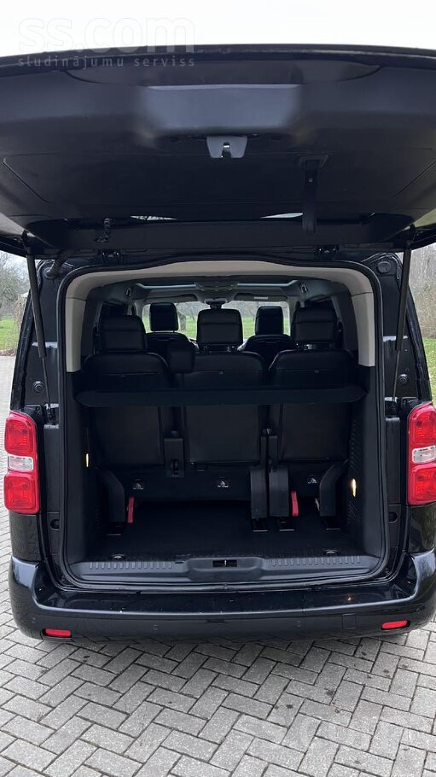 Melns Peugeot Traveller 2017 Rīga, ar dzinēja tilpumu 2.00 L un nobraukumu 220 tūkst. km par 17500 €, foto 5 vietnē AUTOMOTO.COM.LV