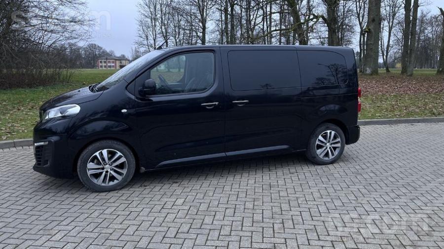Melns Peugeot Traveller 2017 Rīga, ar dzinēja tilpumu 2.00 L un nobraukumu 217 tūkst. km par 18600 €, foto 1 vietnē AUTOMOTO.COM.LV