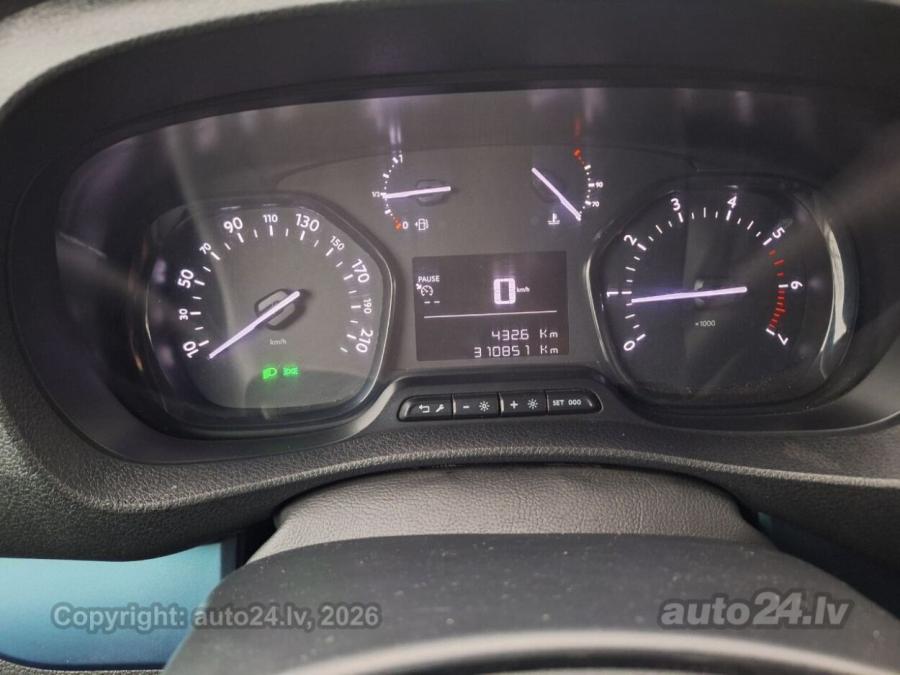 Melns Peugeot Traveller 2017 Kuresāre, ar dzinēja tilpumu 1.90 L un nobraukumu 320 tūkst. km par 15000 €, foto 14 vietnē AUTOMOTO.COM.LV