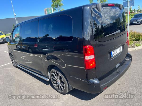 Black Peugeot Traveller 2018 in Tallinn, with an engine capacity of 2.00 L and mileage of 260 thousand km for 25500 €, photo 4 on AUTOMOTO.COM.LV