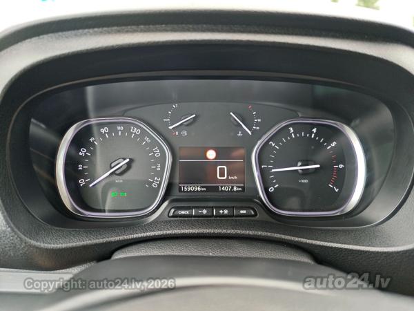 Peugeot Traveller 2018 Tallina vietnē Melns Peugeot Traveller 2018 Tallina, ar dzinēja tilpumu 1.60 L un nobraukumu 159 tūkst. km par 17750 €, foto 8 vietnē AUTOMOTO.COM.LV