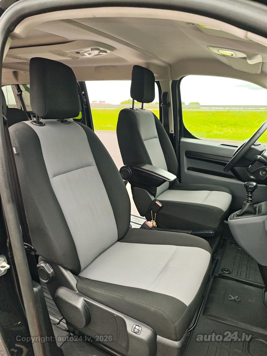 Melns Peugeot Traveller 2018 Tallina, ar dzinēja tilpumu 1.60 L un nobraukumu 159 tūkst. km par 17750 €, foto 11 vietnē AUTOMOTO.COM.LV
