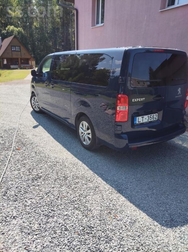 Blue Peugeot Traveller 2018 in Riga, with an engine capacity of 2.00 L and mileage of 84 thousand km for 18400 €, photo 4 on AUTOMOTO.COM.LV
