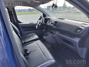 Blue Peugeot Traveller 2018 in Riga, with an engine capacity of 2.00 L and mileage of 84 thousand km for 18500 €, photo 9 on AUTOMOTO.COM.LV
