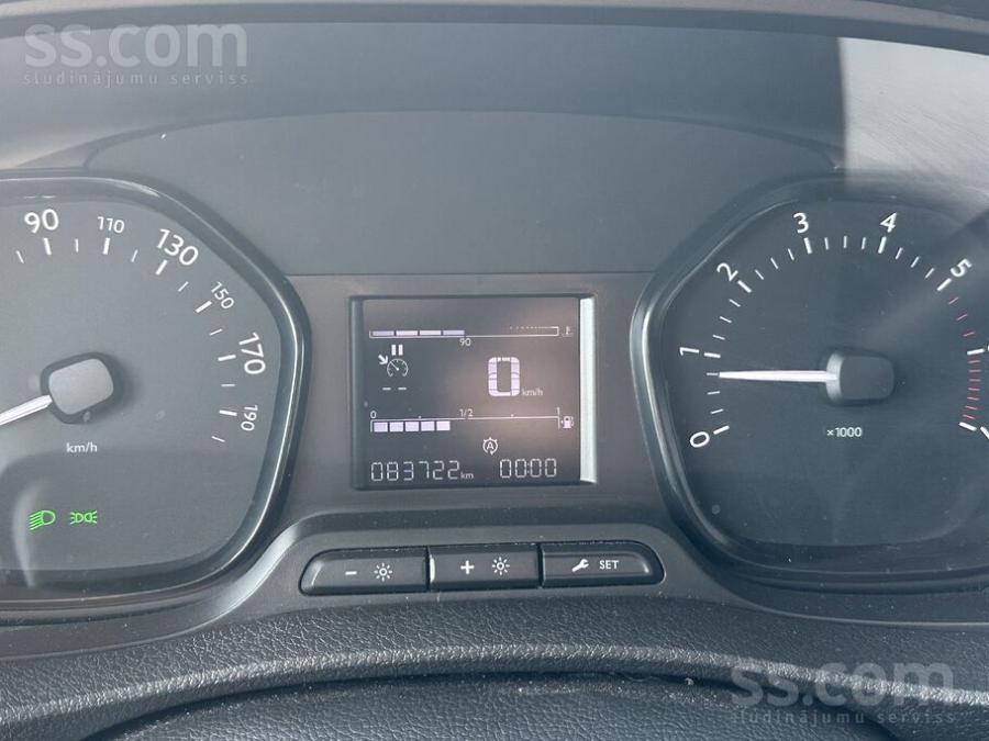 Blue Peugeot Traveller 2018 in Riga, with an engine capacity of 2.00 L and mileage of 84 thousand km for 18500 €, photo 11 on AUTOMOTO.COM.LV
