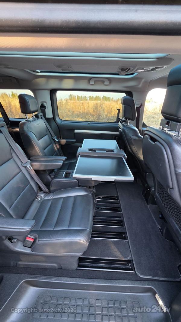 Brown Peugeot Traveller 2018 in Tallinn, with an engine capacity of 2.00 L and mileage of 158 thousand km for 25900 €, photo 11 on AUTOMOTO.COM.LV