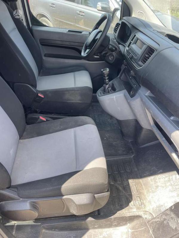 Pelēks Peugeot Traveller 2017 Tauragė, ar dzinēja tilpumu 1.60 L un nobraukumu 136 tūkst. km par 8800 €, foto 8 vietnē AUTOMOTO.COM.LV