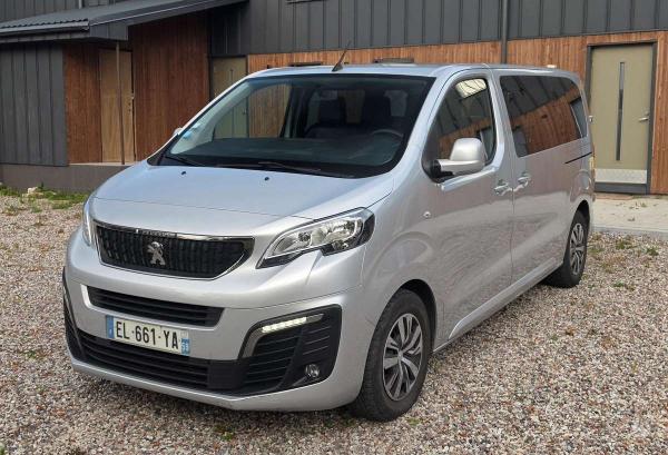 Grey Peugeot Traveller 2017 in Raseiniai, with an engine capacity of 1.60 L and mileage of 130 thousand km for 11450 €, photo 1 on AUTOMOTO.COM.LV