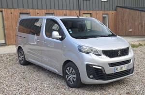 Grey Peugeot Traveller 2017 in Raseiniai, with an engine capacity of 1.60 L and mileage of 130 thousand km for 11450 €, photo 7 on AUTOMOTO.COM.LV