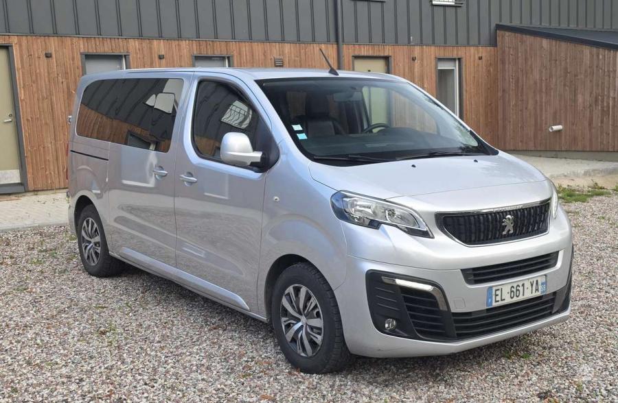 Grey Peugeot Traveller 2017 in Raseiniai, with an engine capacity of 1.60 L and mileage of 130 thousand km for 11450 €, photo 7 on AUTOMOTO.COM.LV