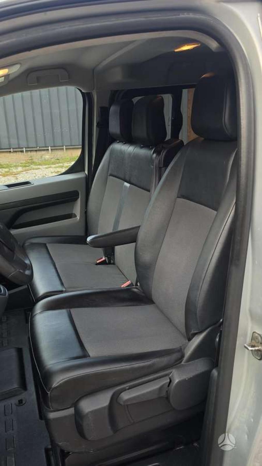 Grey Peugeot Traveller 2017 in Raseiniai, with an engine capacity of 1.60 L and mileage of 130 thousand km for 11450 €, photo 9 on AUTOMOTO.COM.LV