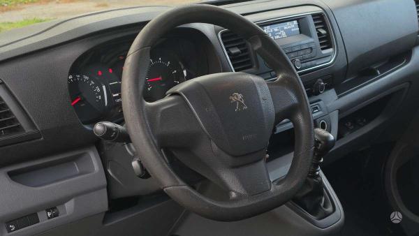 Grey Peugeot Traveller 2017 in Raseiniai, with an engine capacity of 1.60 L and mileage of 130 thousand km for 11450 €, photo 10 on AUTOMOTO.COM.LV