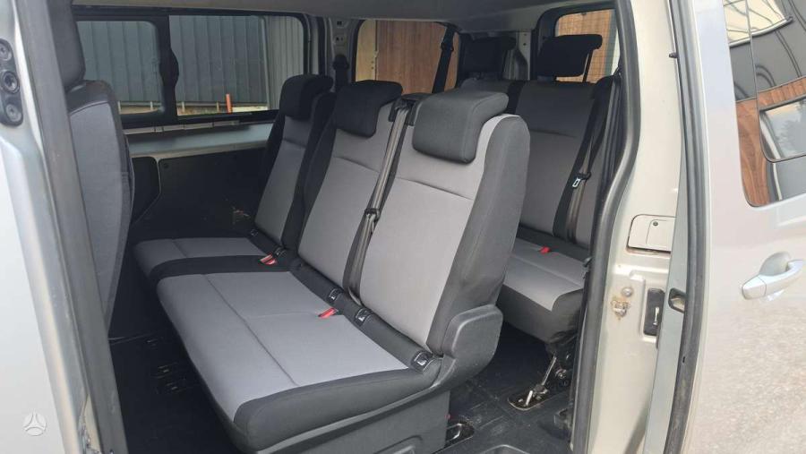 Grey Peugeot Traveller 2017 in Raseiniai, with an engine capacity of 1.60 L and mileage of 130 thousand km for 11450 €, photo 11 on AUTOMOTO.COM.LV