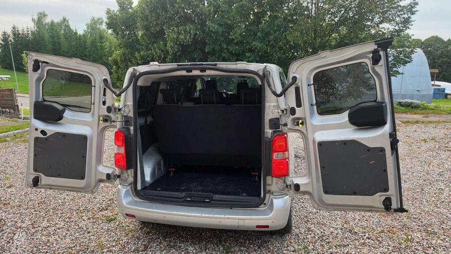 Grey Peugeot Traveller 2017 in Raseiniai, with an engine capacity of 1.60 L and mileage of 130 thousand km for 11450 €, photo 14 on AUTOMOTO.COM.LV