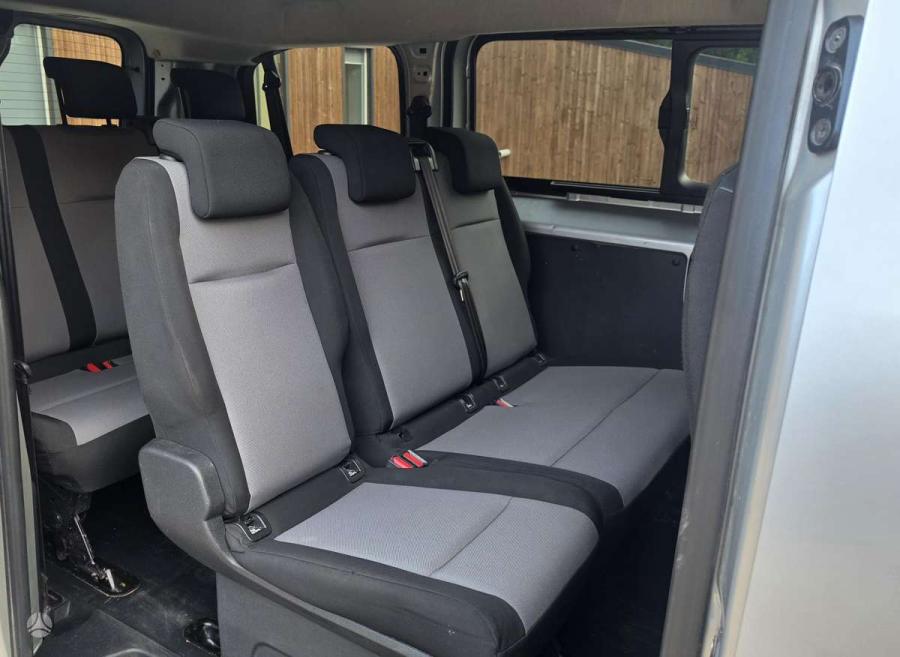 Grey Peugeot Traveller 2017 in Raseiniai, with an engine capacity of 1.60 L and mileage of 130 thousand km for 11450 €, photo 15 on AUTOMOTO.COM.LV