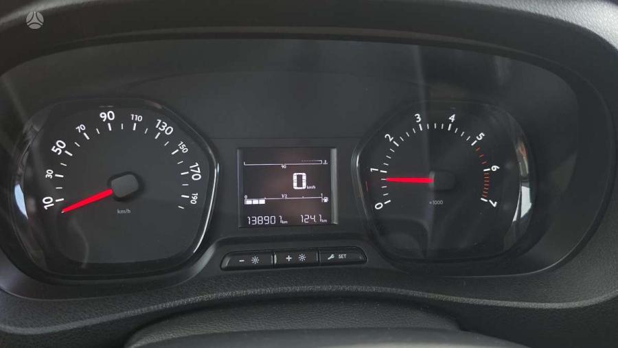 Grey Peugeot Traveller 2017 in Raseiniai, with an engine capacity of 1.60 L and mileage of 130 thousand km for 11450 €, photo 19 on AUTOMOTO.COM.LV