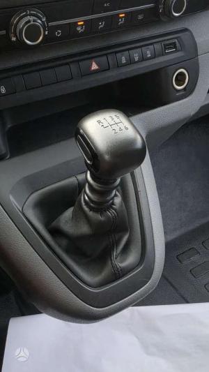 Grey Peugeot Traveller 2017 in Raseiniai, with an engine capacity of 1.60 L and mileage of 130 thousand km for 11450 €, photo 20 on AUTOMOTO.COM.LV