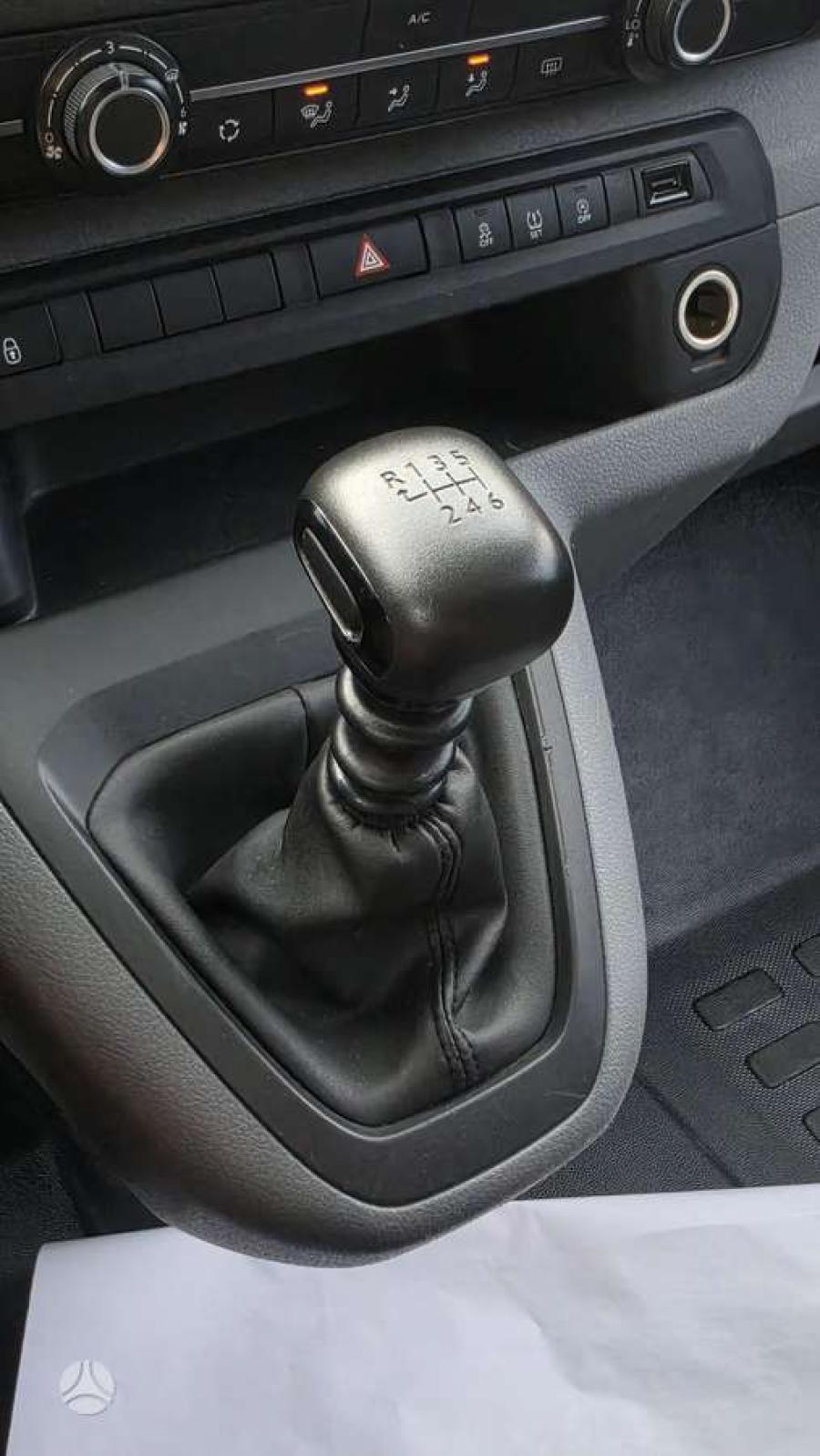 Grey Peugeot Traveller 2017 in Raseiniai, with an engine capacity of 1.60 L and mileage of 130 thousand km for 11450 €, photo 20 on AUTOMOTO.COM.LV