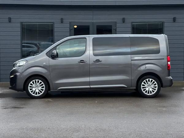 Pelēks Peugeot Traveller 2016 Jelgava, ar dzinēja tilpumu 2.00 L un nobraukumu 190 tūkst. km par 16450 €, foto 5 vietnē AUTOMOTO.COM.LV
