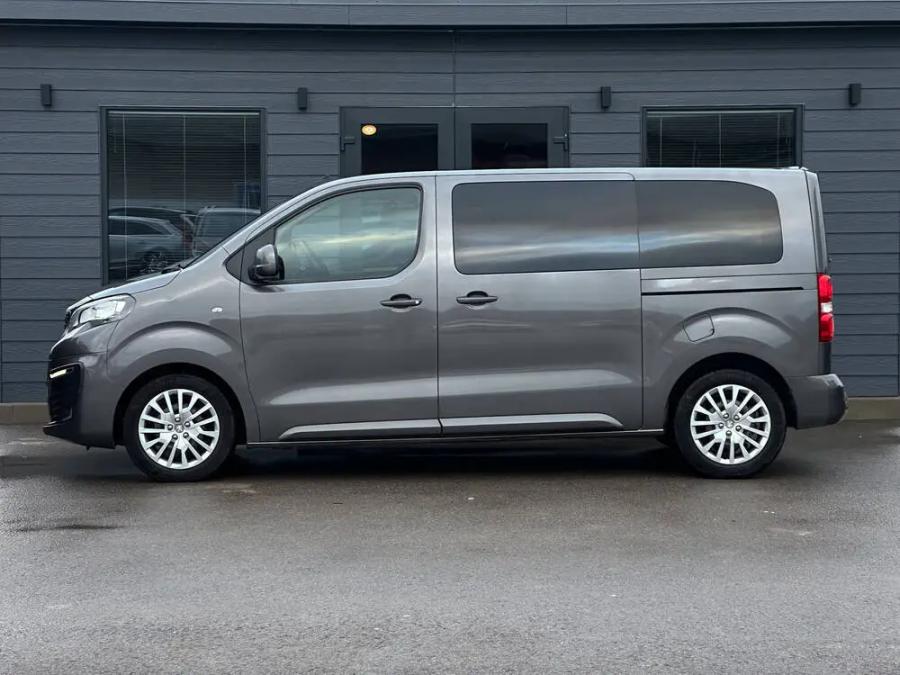 Grey Peugeot Traveller 2016 in Jelgava, with an engine capacity of 2.00 L and mileage of 190 thousand km for 16450 €, photo 6 on AUTOMOTO.COM.LV