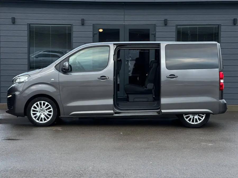 Grey Peugeot Traveller 2016 in Jelgava, with an engine capacity of 2.00 L and mileage of 190 thousand km for 16450 €, photo 7 on AUTOMOTO.COM.LV