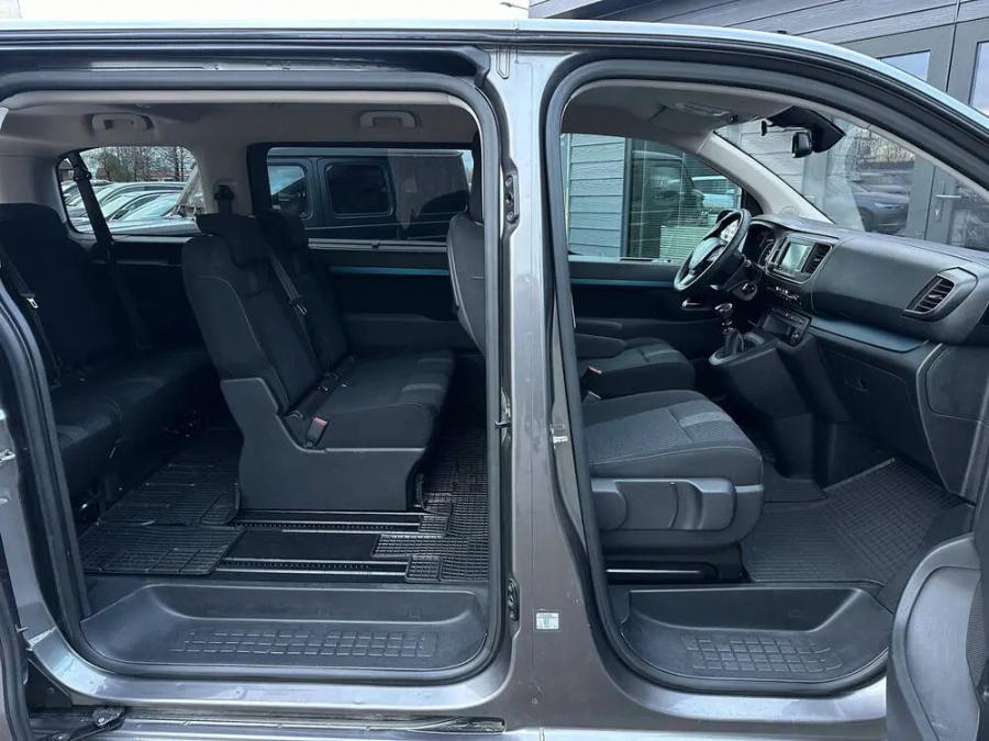 Grey Peugeot Traveller 2016 in Jelgava, with an engine capacity of 2.00 L and mileage of 190 thousand km for 16450 €, photo 9 on AUTOMOTO.COM.LV