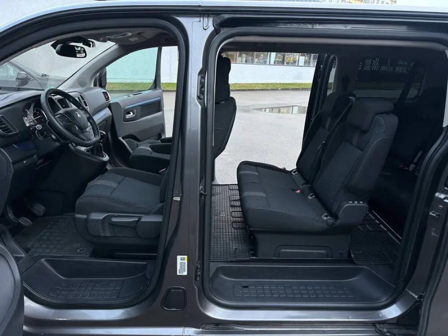 Grey Peugeot Traveller 2016 in Jelgava, with an engine capacity of 2.00 L and mileage of 190 thousand km for 16450 €, photo 14 on AUTOMOTO.COM.LV