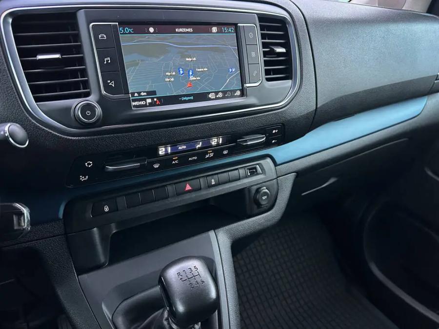 Grey Peugeot Traveller 2016 in Jelgava, with an engine capacity of 2.00 L and mileage of 190 thousand km for 16450 €, photo 17 on AUTOMOTO.COM.LV