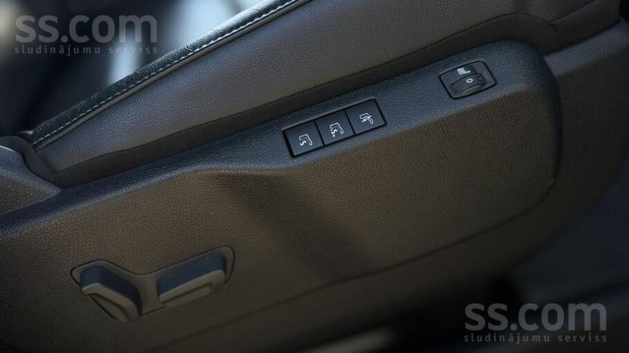 Grey Peugeot Traveller 2018 in Jelgava, with an engine capacity of 2.00 L and mileage of 207 thousand km for 16590 €, photo 27 on AUTOMOTO.COM.LV