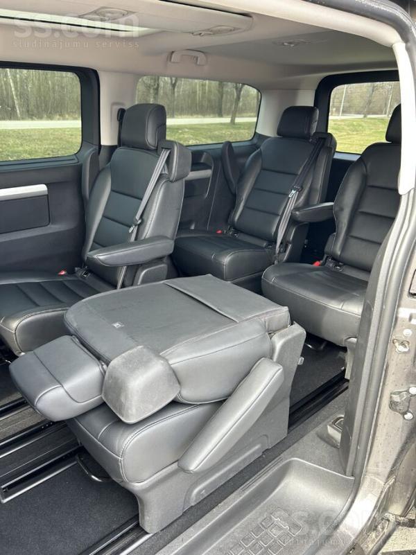 Grey Peugeot Traveller 2021 in Jurmala, with an engine capacity of 2.00 L and mileage of 107 thousand km for 27000 €, photo 7 on AUTOMOTO.COM.LV